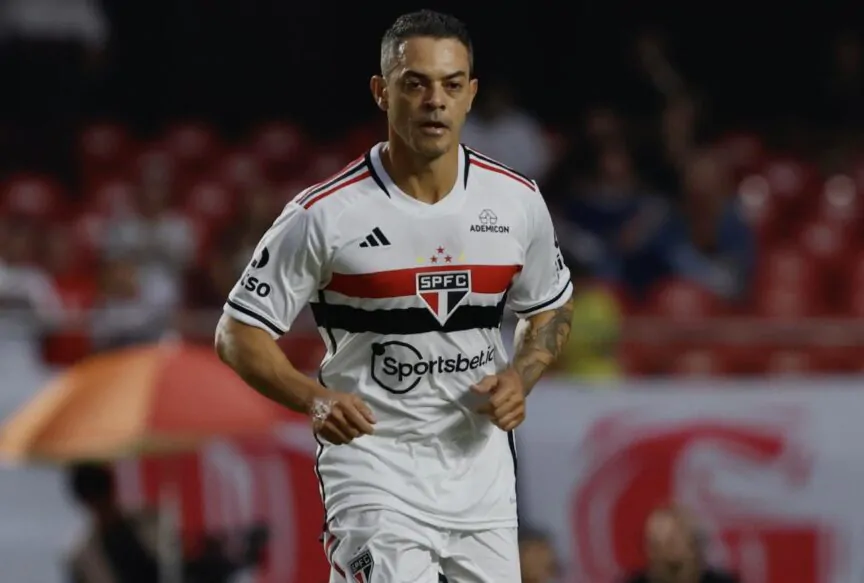 Josué explica o que rolou na briga com Seedorf no jogo das lendas - Sou ...